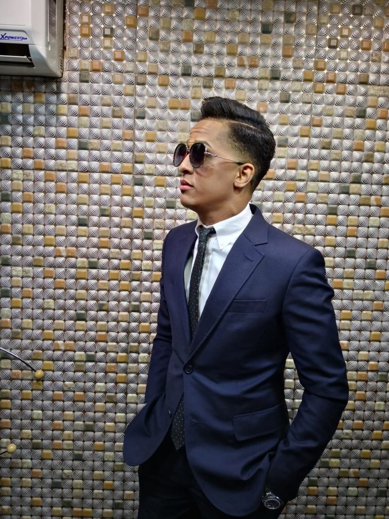 ¿A qué se debe el nuevo look de Gerald Ogando? Te contamos – Más Vip