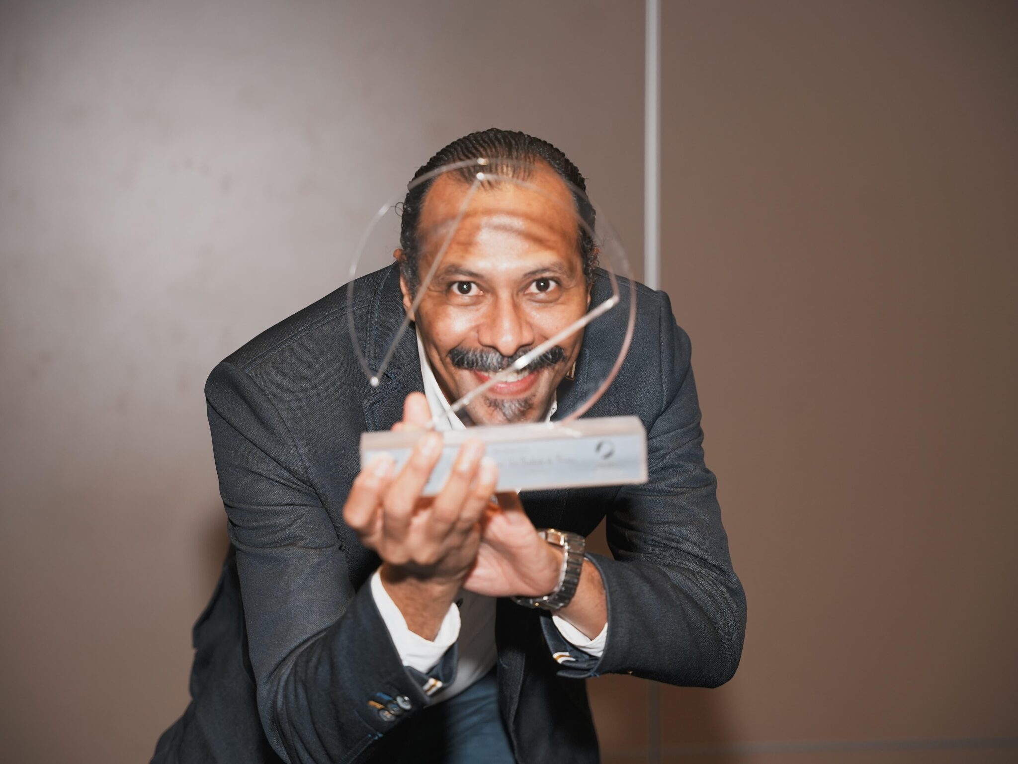 Manuel Raposo conmueve al país con su interpretación de “Biónico” en la ...